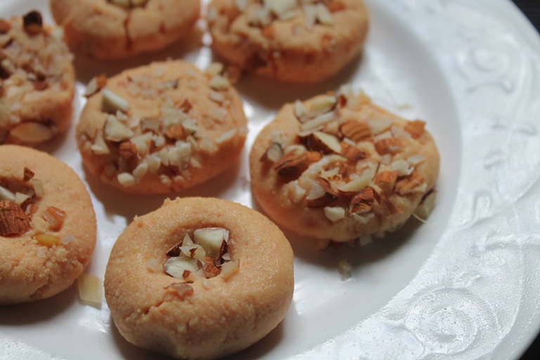 Kesar Sandesh Recipe - How to Make Bengali Sandesh at Home - Yummy Tummy