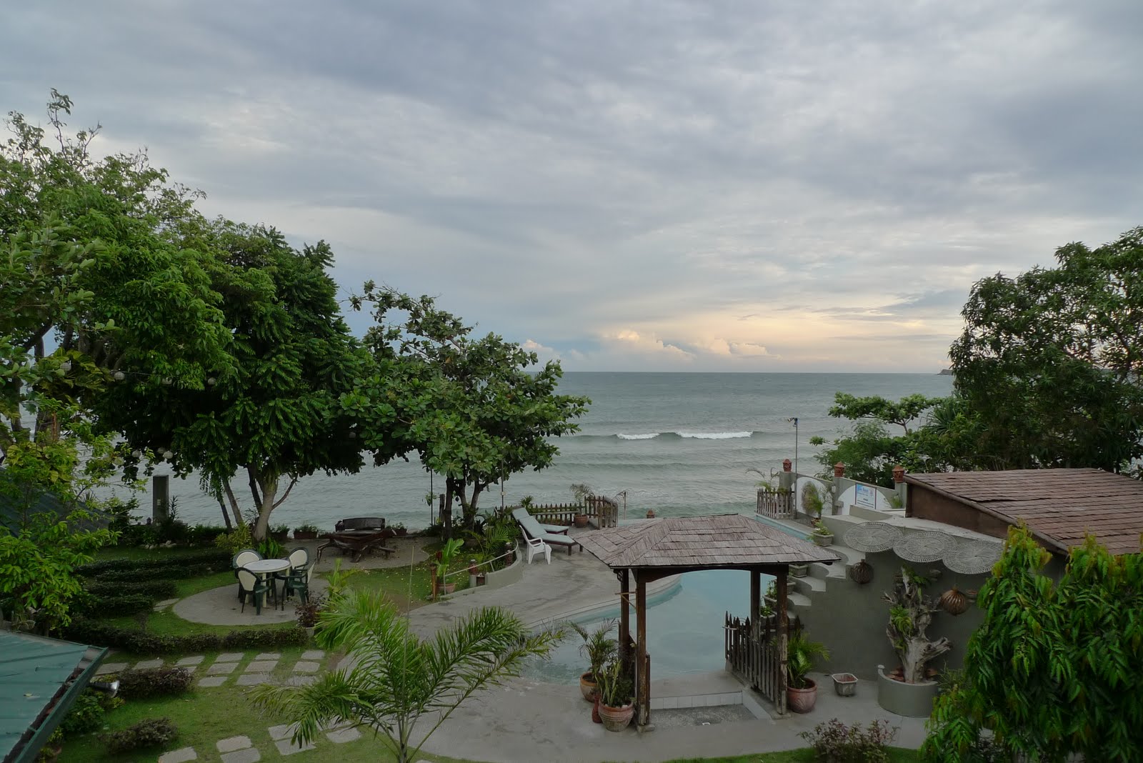 Pork in the Road: Sunset Bay Beach Resort, La Union -- Caught between ...