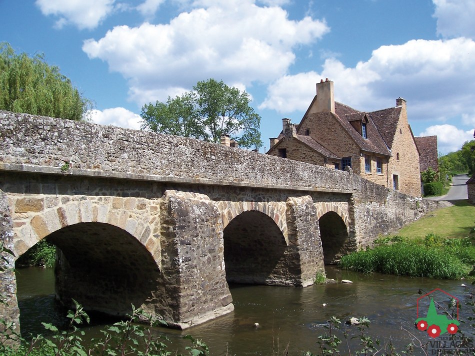Vols et Voyages: SAINT-CÉNERI-LE-GEREI, L'UN DES PLUS BEAUX VILLAGES DE ...