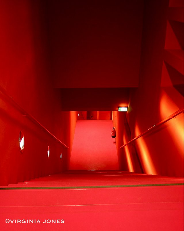 Paris Through My Lens: Paris rouge, rouge, et plus rouge