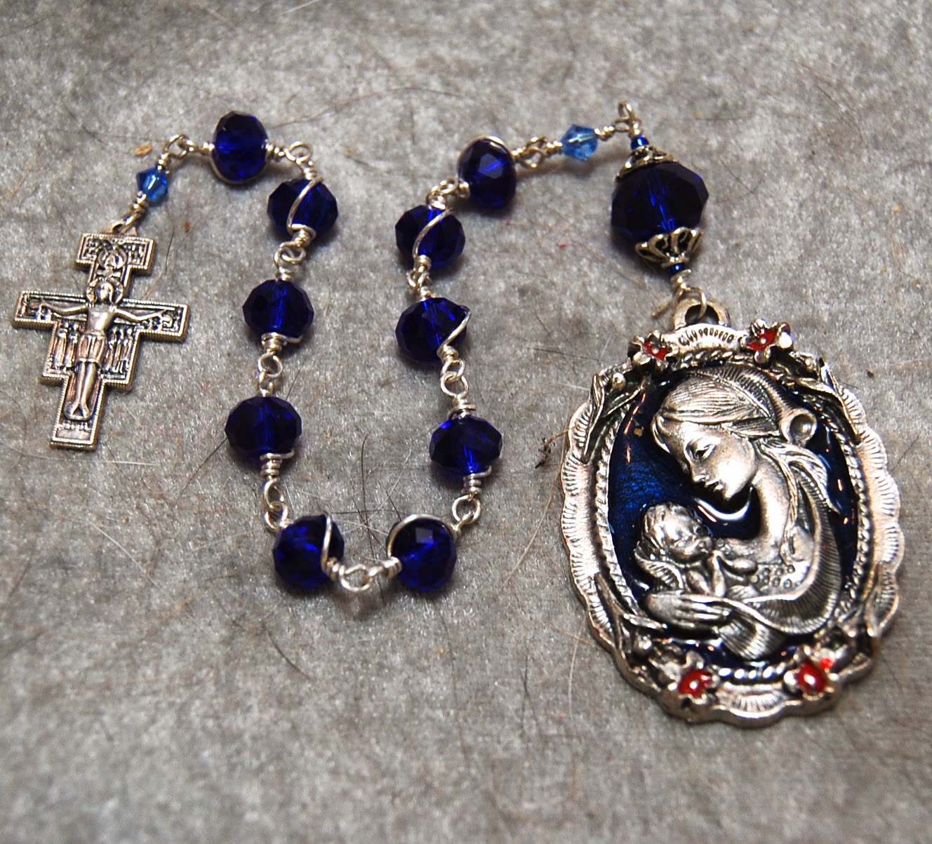 HeartFelt Rosaries: One Decade Madonna and Child Chaplet