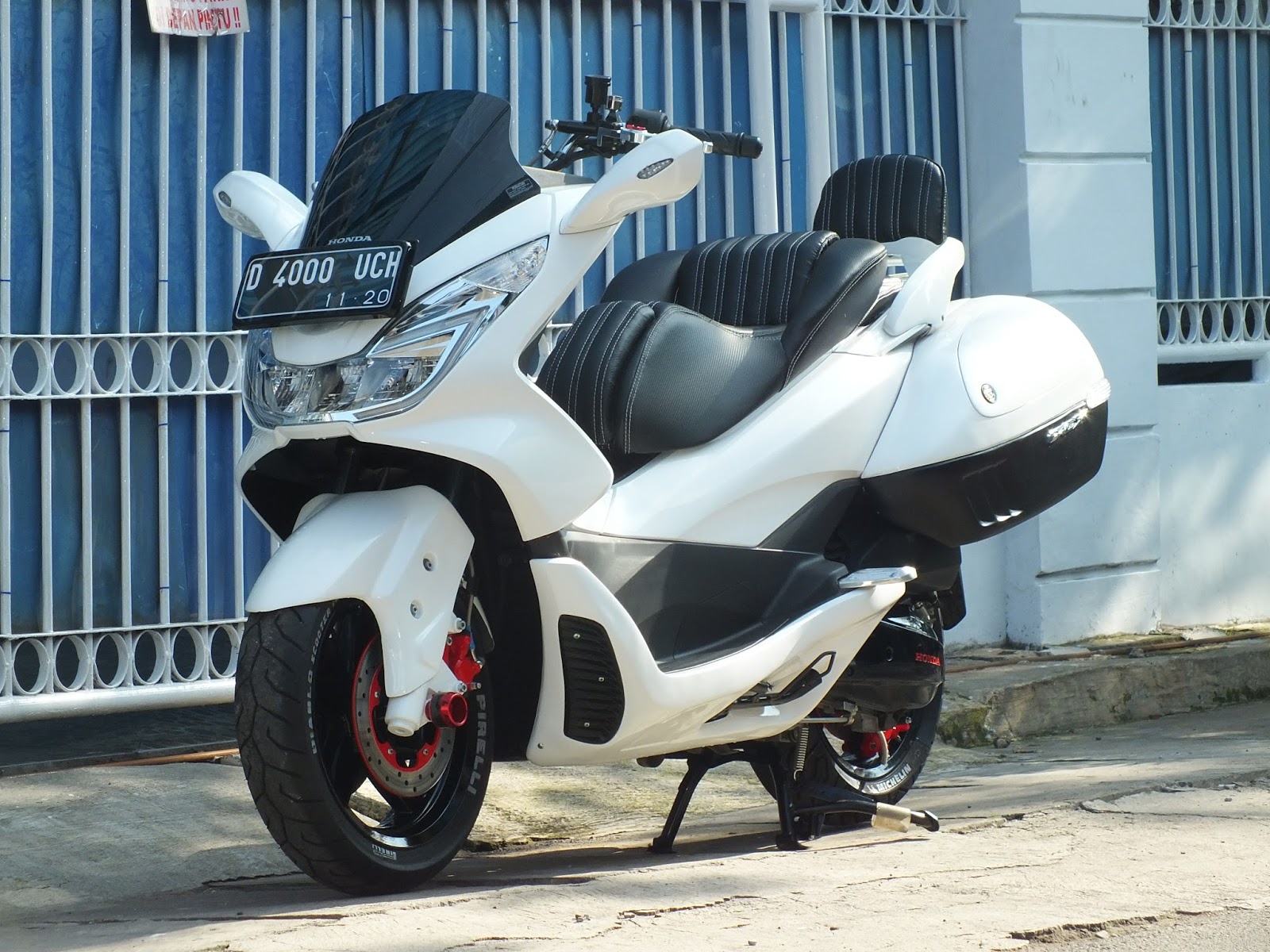 Ngecat MOTOR: HONDA PCX ALL NEW CUSTOM CAT PUTIH MUTIARA, HITAM GLOSSY ...
