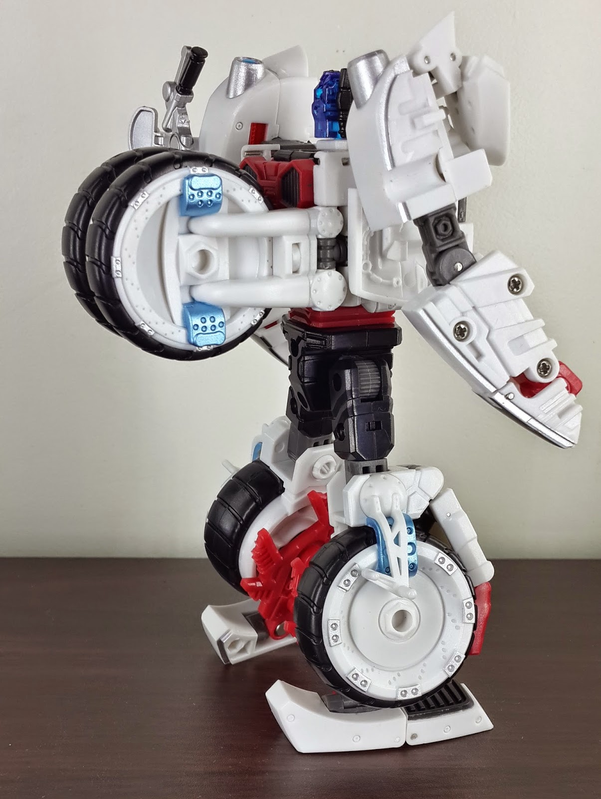 Blog Transformers.com: 1124: TFC Warning Line (Protectobot Groove)