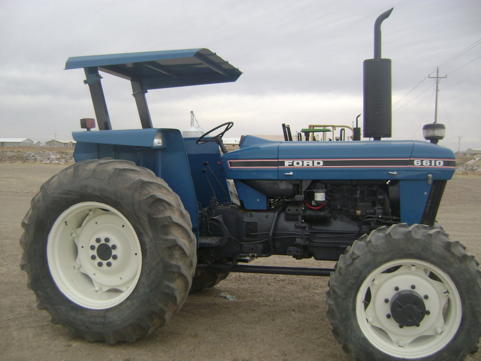 MAQUINARIA AGRICOLA INDUSTRIAL: Tractor Ford 6610 4x4, 1982, $16,000 Dlls.