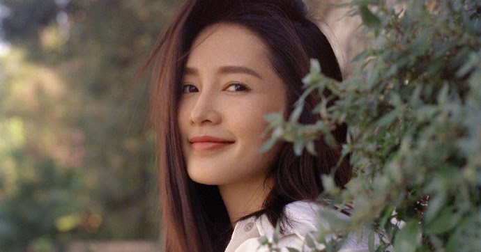 China Entertainment News: Actress Li Qin poses for photo shoot