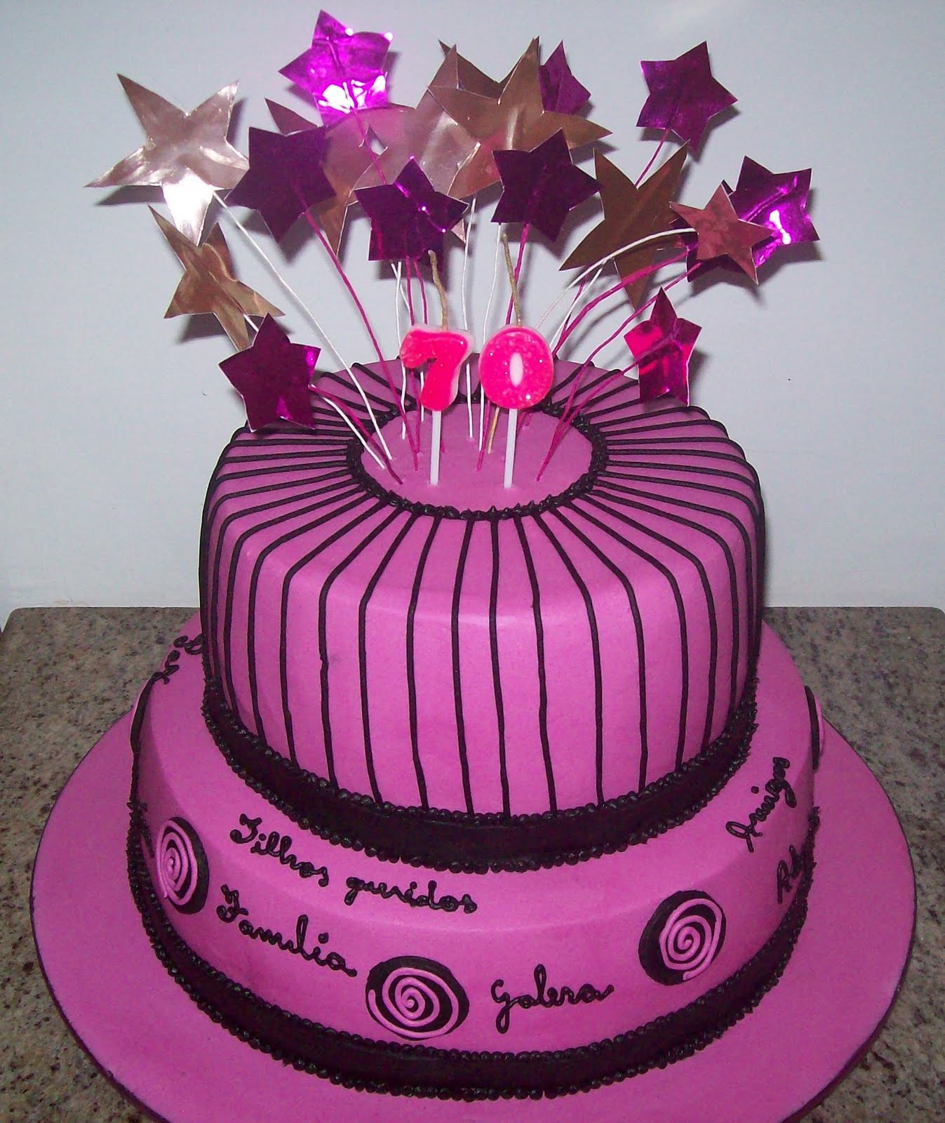 BOLOS LOURA CALDAS: Bolo Pink e Preto de Estrelas Suspensas Ref.: Nº 109