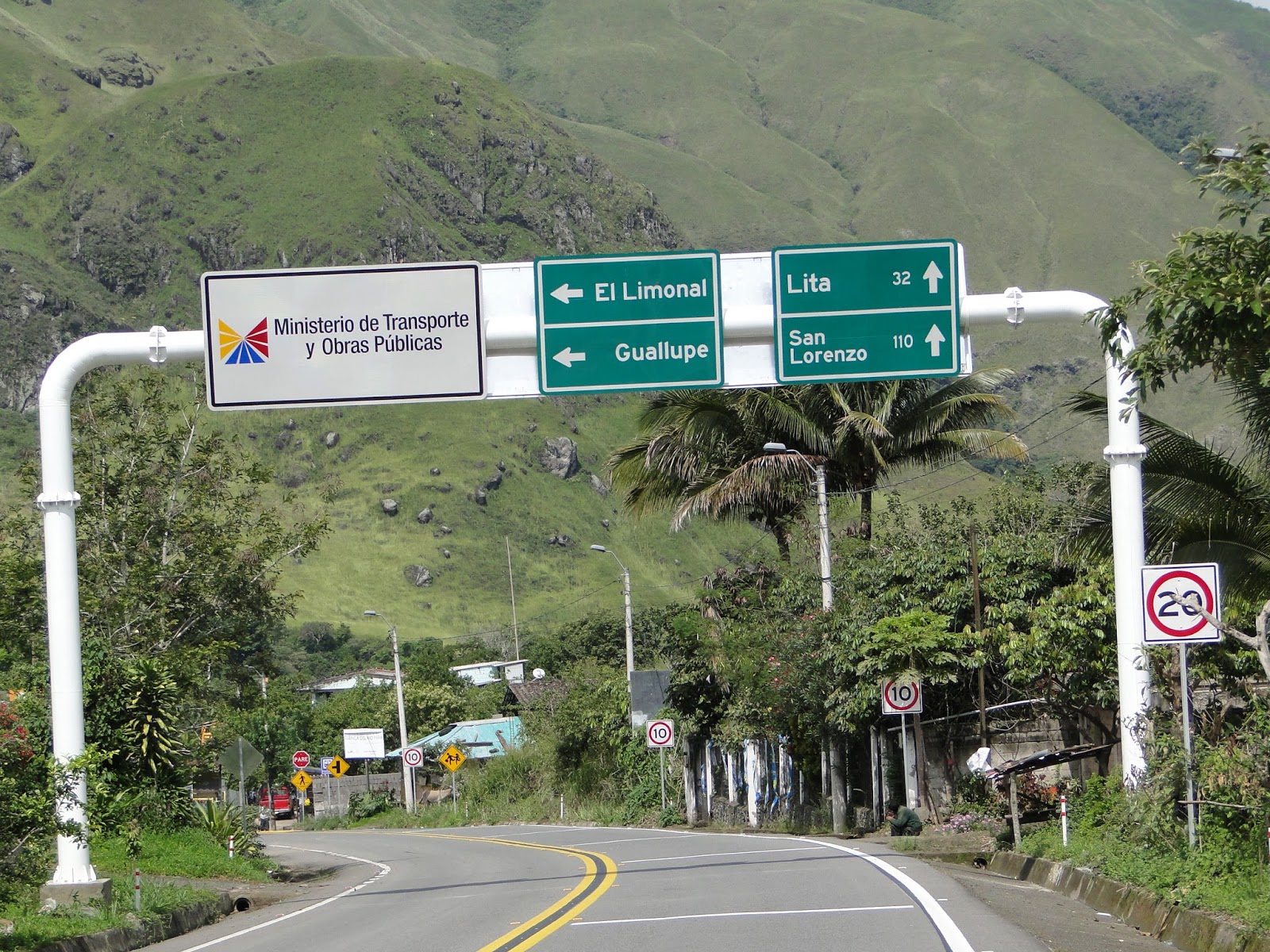 UN RECORRIDO POR LA PROVINCIA DEL CARCHI