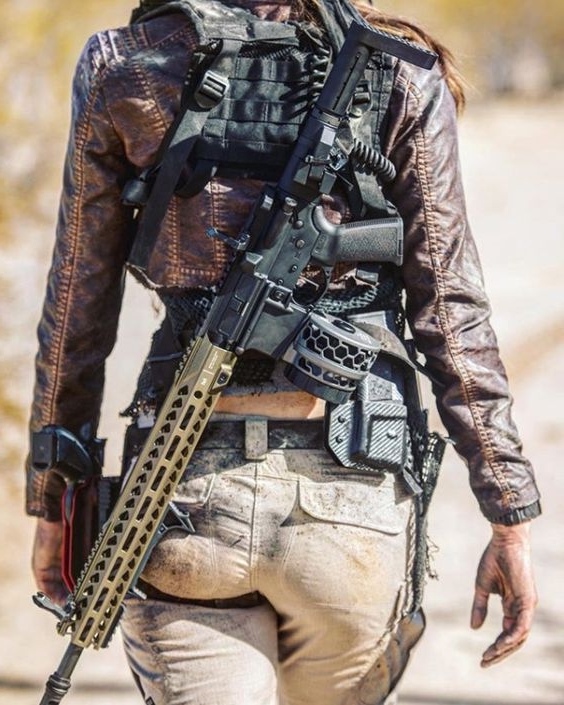 Military girl • Women in the military • Army girl • Women with guns ...