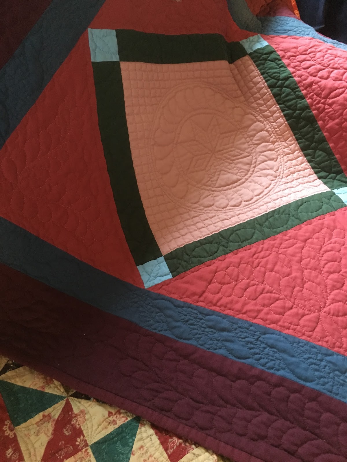 A traditional handquilting class.