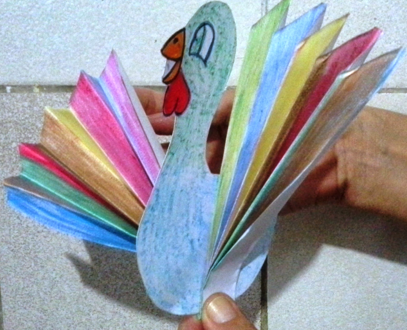 CEI Lenira de Magalhães: O PAVÃO ABRE E FECHA