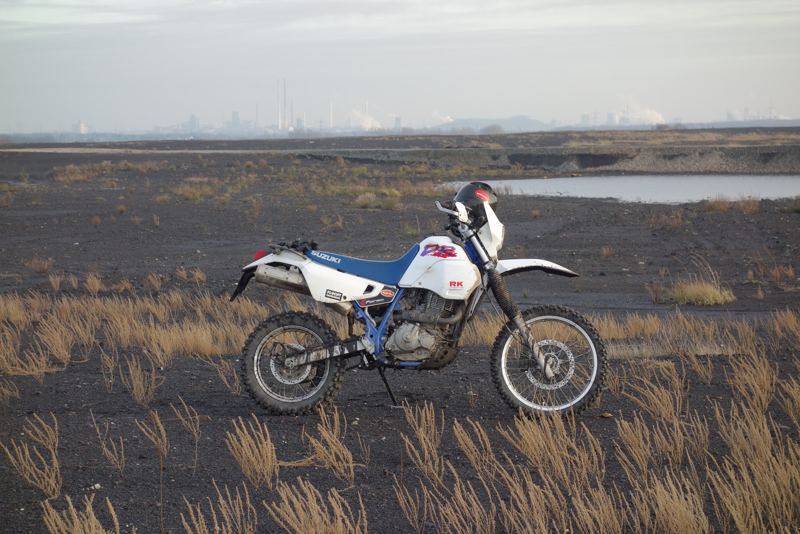 Der SUZUKI DR RALLYE & DR CUSTOM BIKE BLOG: Kleines DR 650 Front Update...