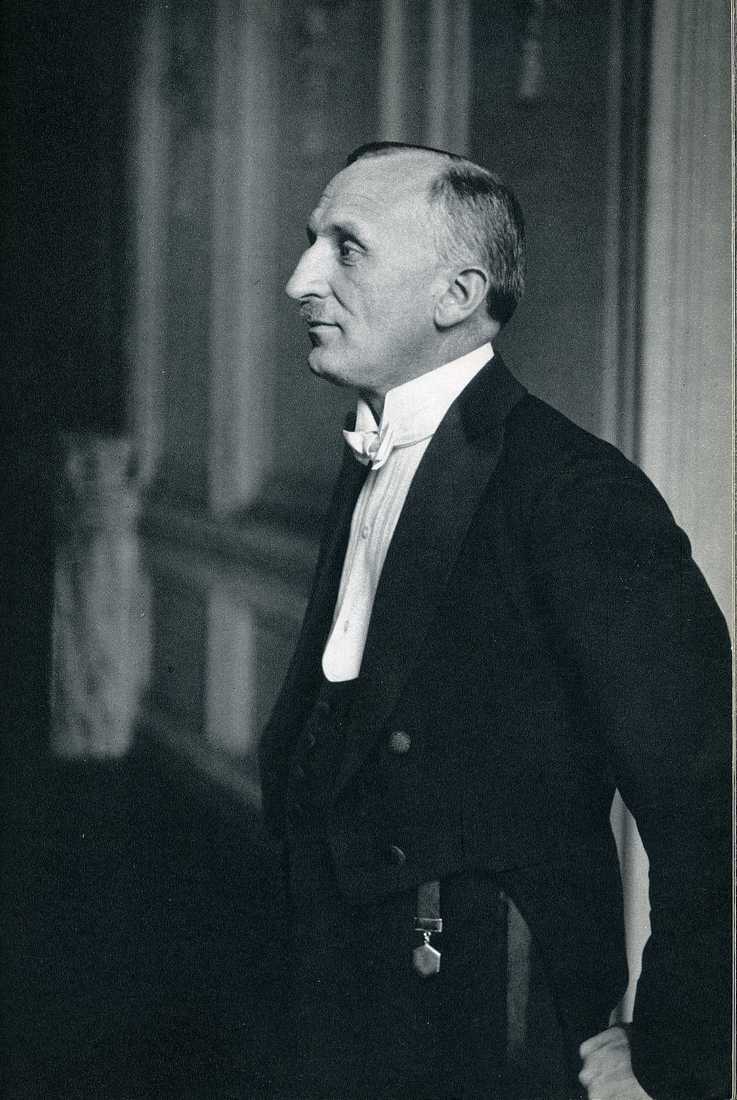 solitary dog sculptor: 04/25/13