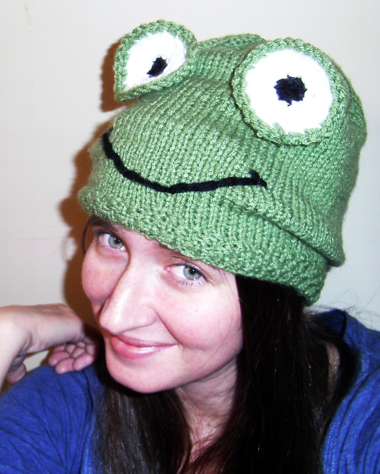 Simply Mommy: Frog Hat - My first ever completed knitting project! :0)