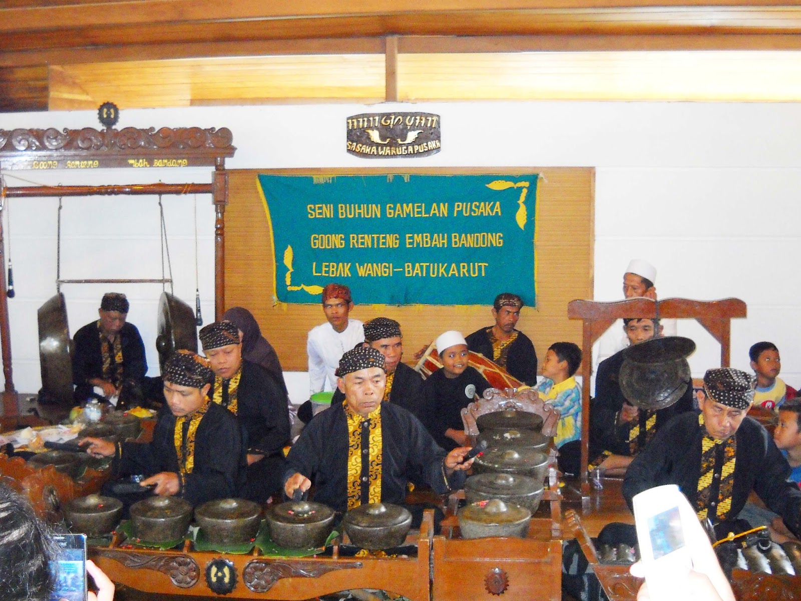 Bumi Alit Kabuyutan Rumah Adat Sunda : Prosesi Ngarumat