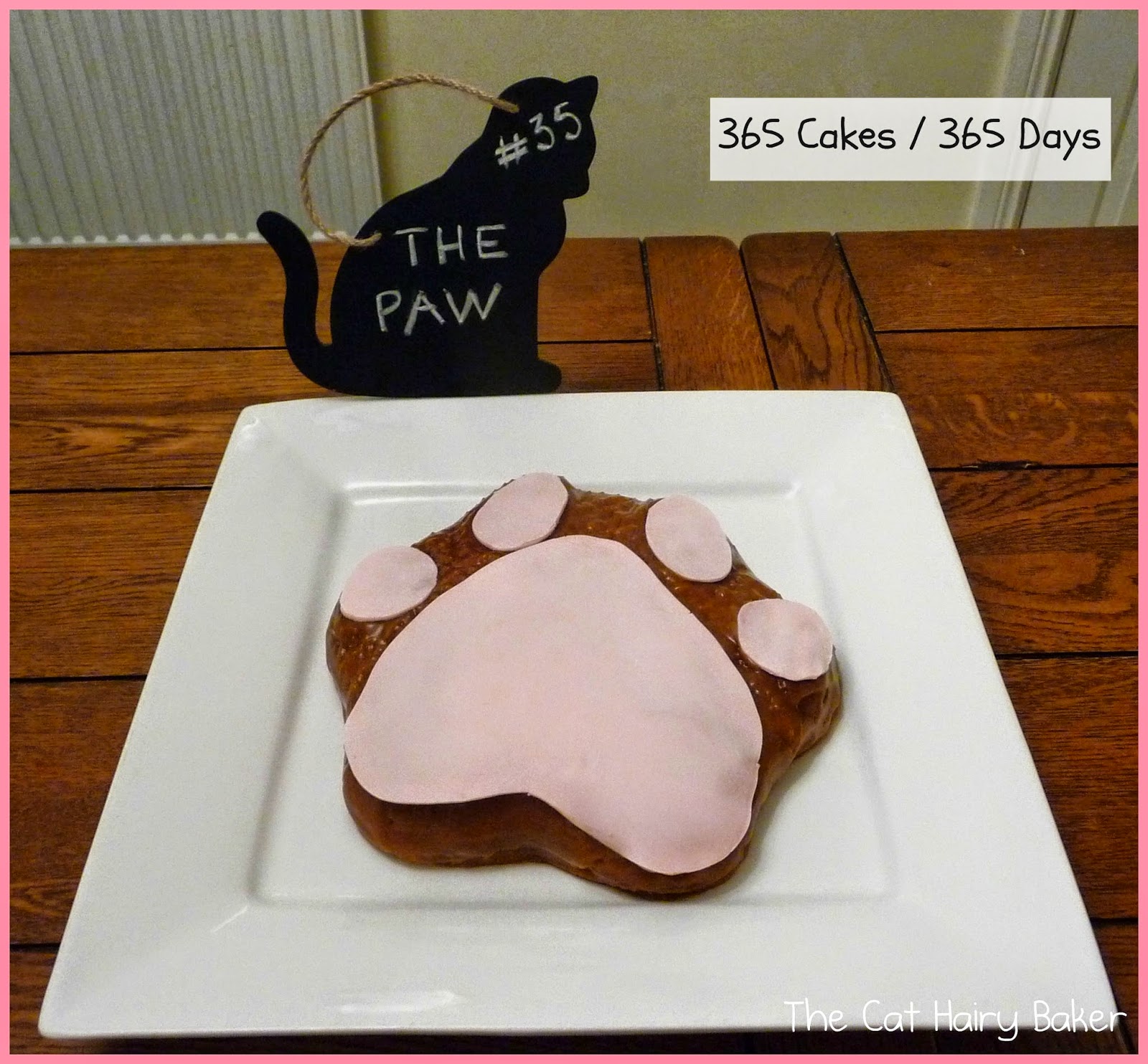 The Cat Hairy Baker: Cake #35 - The Paw