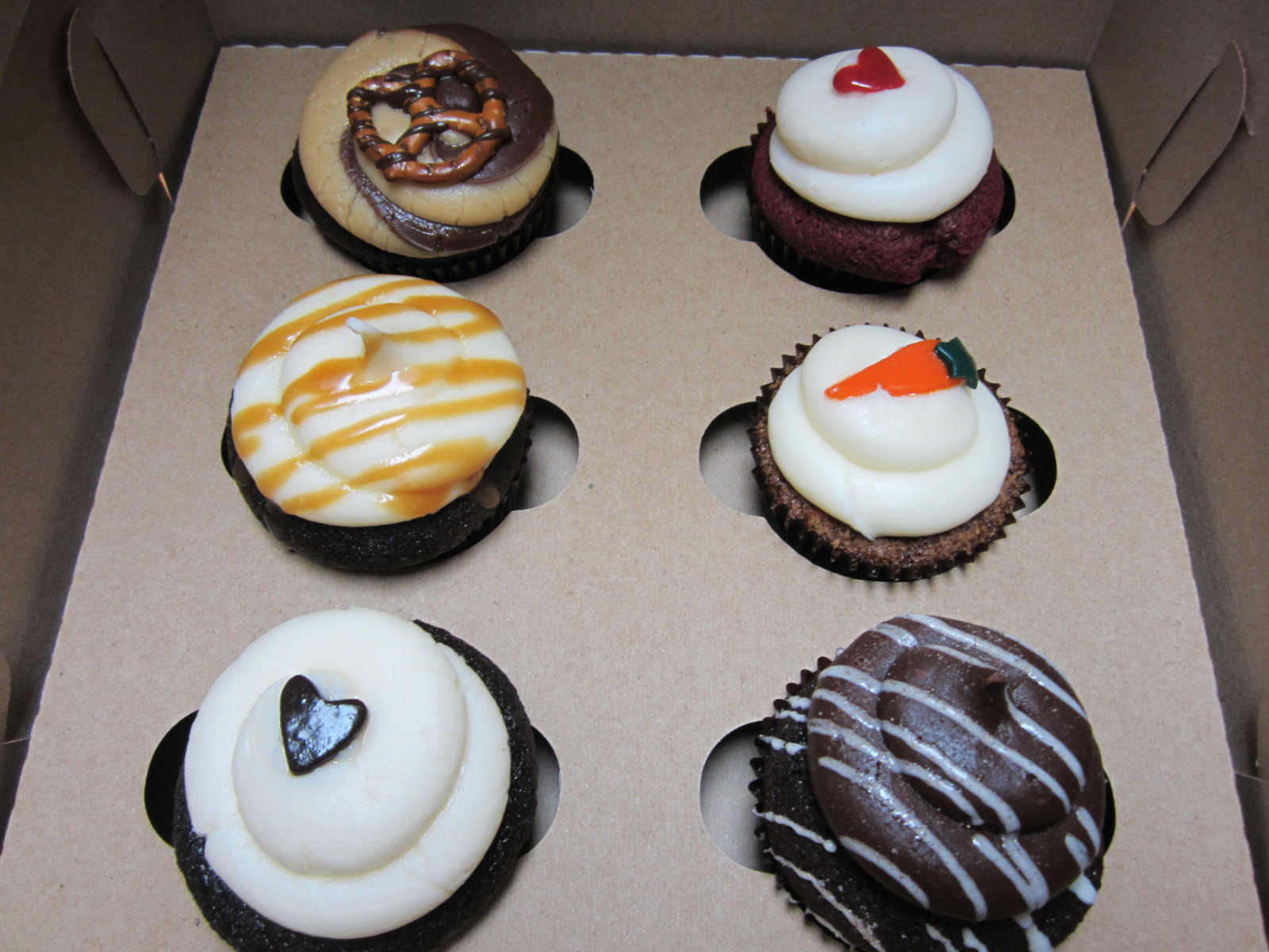 Missy Made It!: Cub Scouts Visits Frostings Cupcake Bakery.