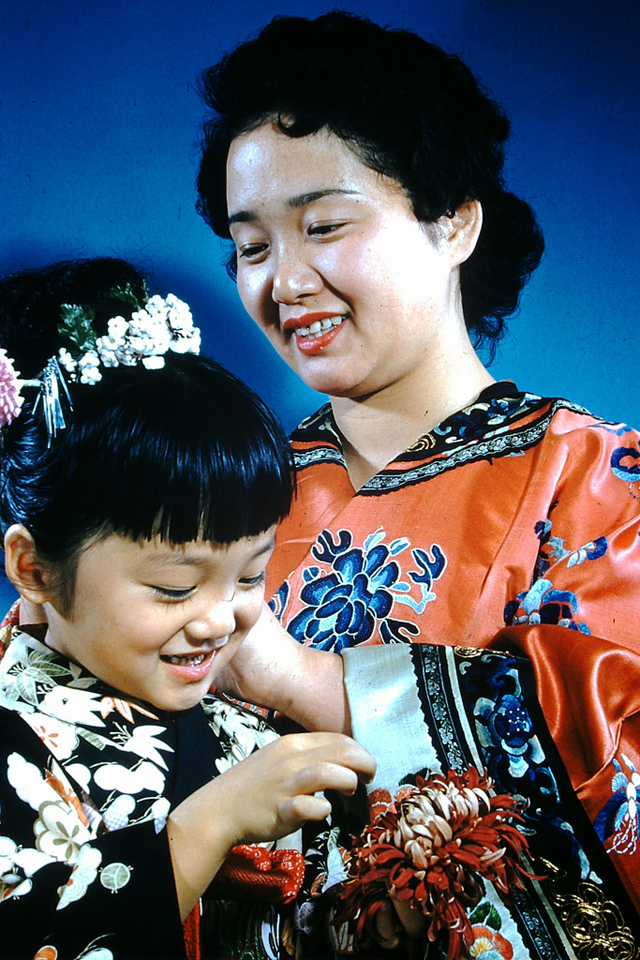 25 Beautiful Kodachrome Pictures of '50s Japanese Portraits in a Photo ...