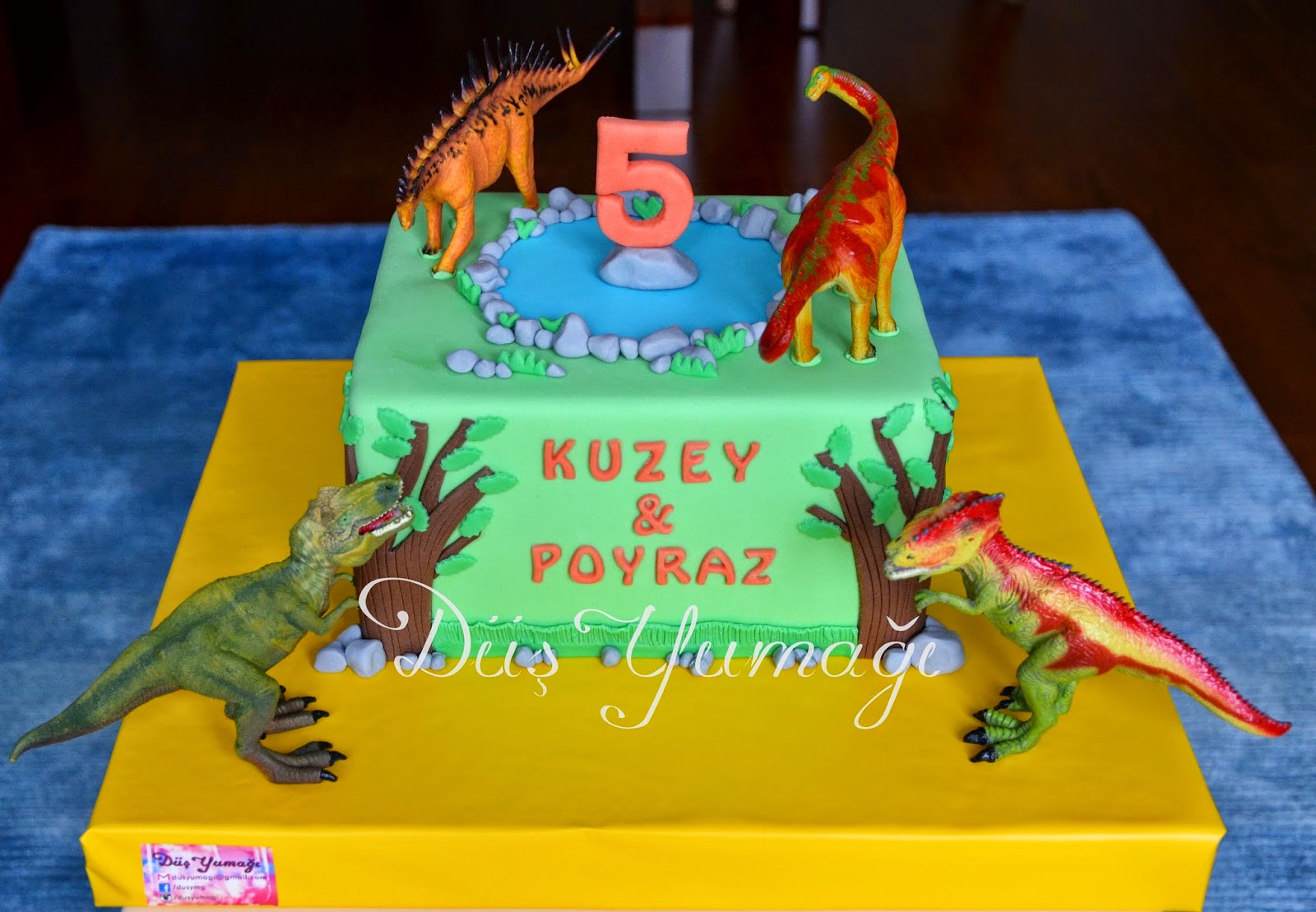 Düş Yumağı: Dinazor Temalı Pasta