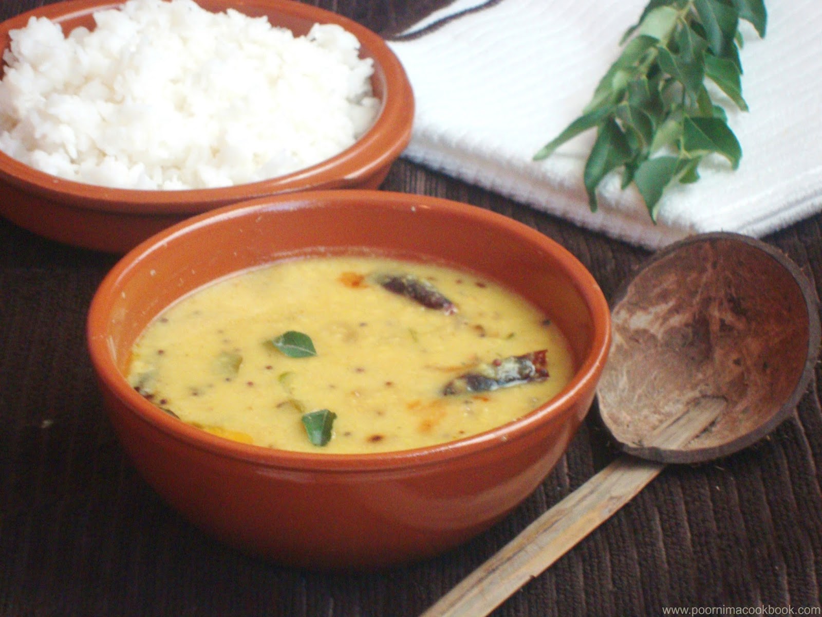 Poornima's Cook Book: Kerala Parippu Curry / Kerala Style Moong Dhal Recipe