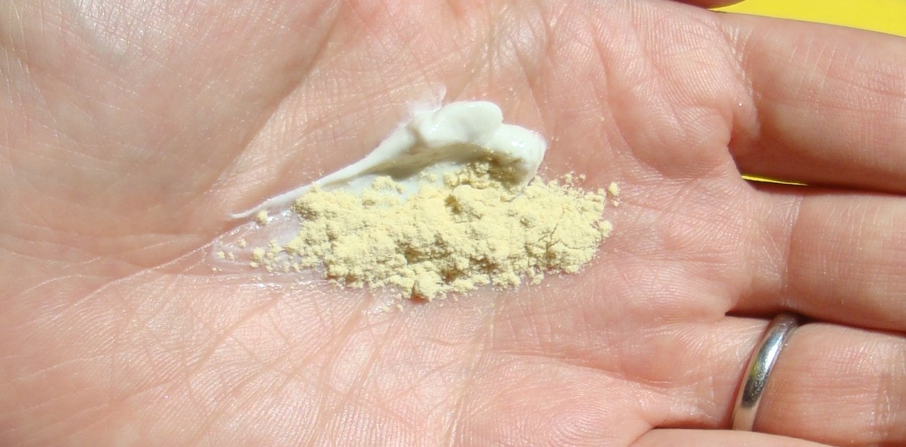 little white truths: Argo Naturals Pure Thanaka Powder - review