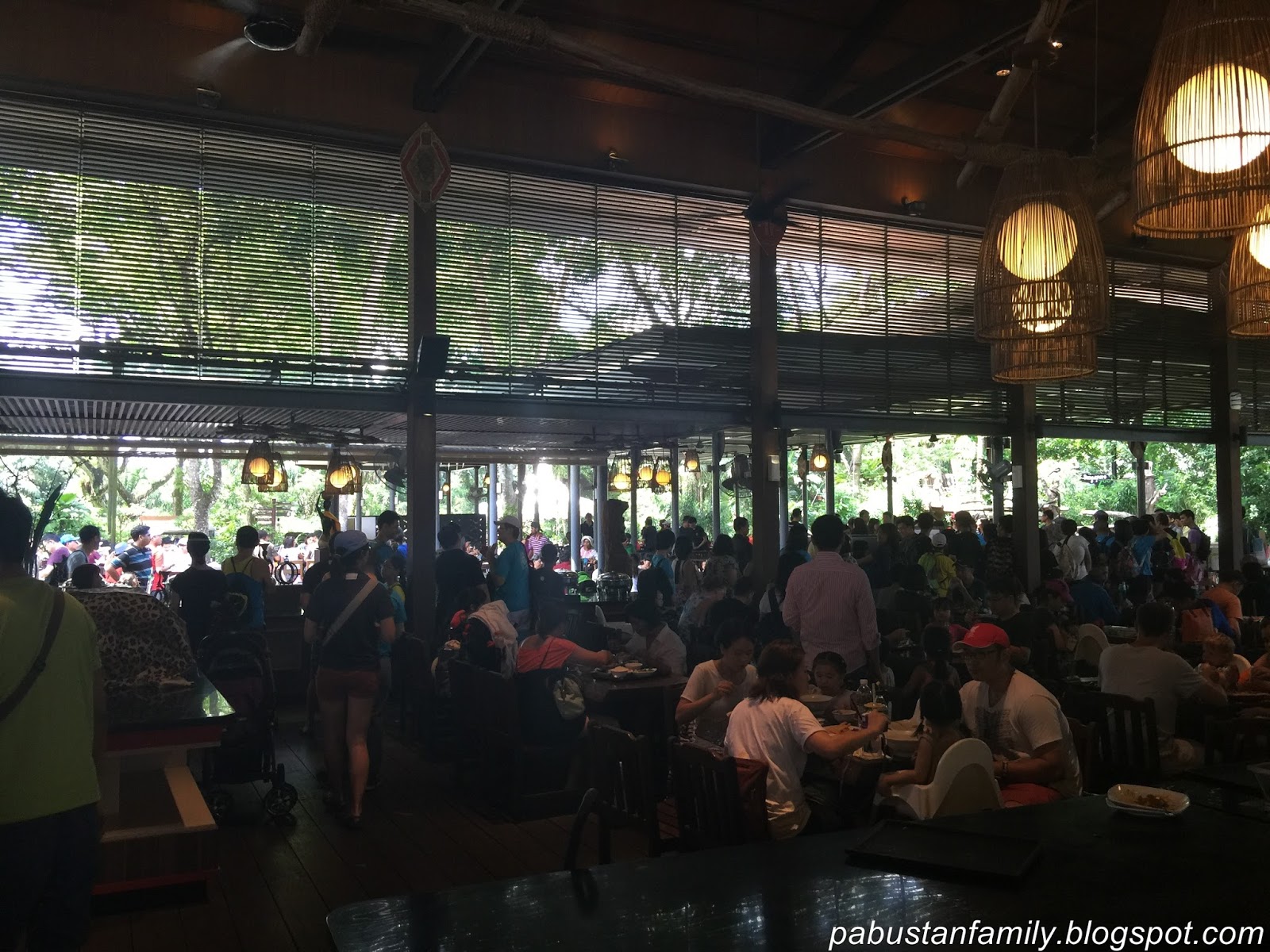 Family Travelogue: Ah Meng Restaurant Singapore Zoo/ Family Travelogue ...