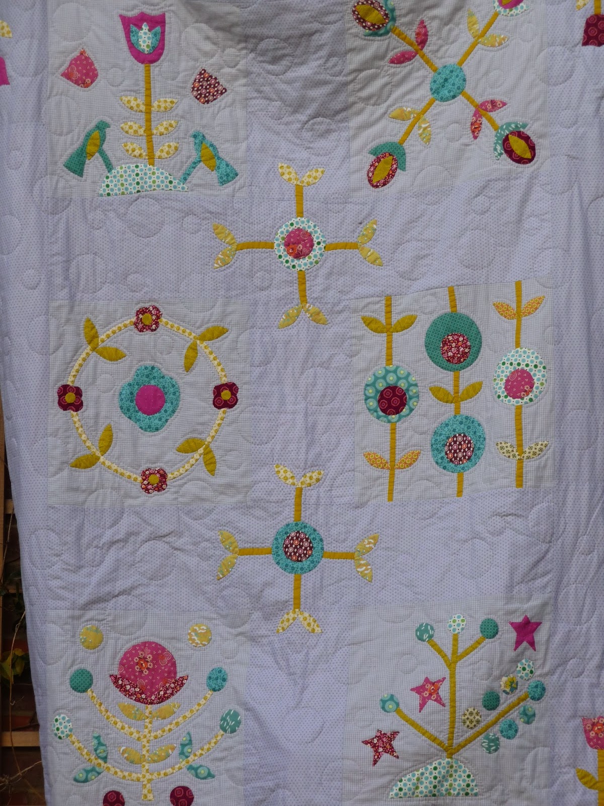 PlainStitch: Atomic Modern Applique Quilt