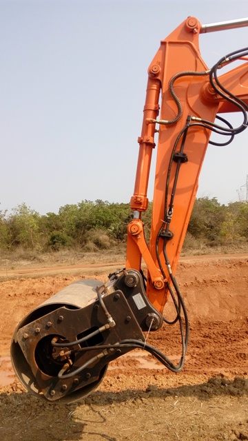 Slope Vibratory Compactor Attached With Excavator : March 2016