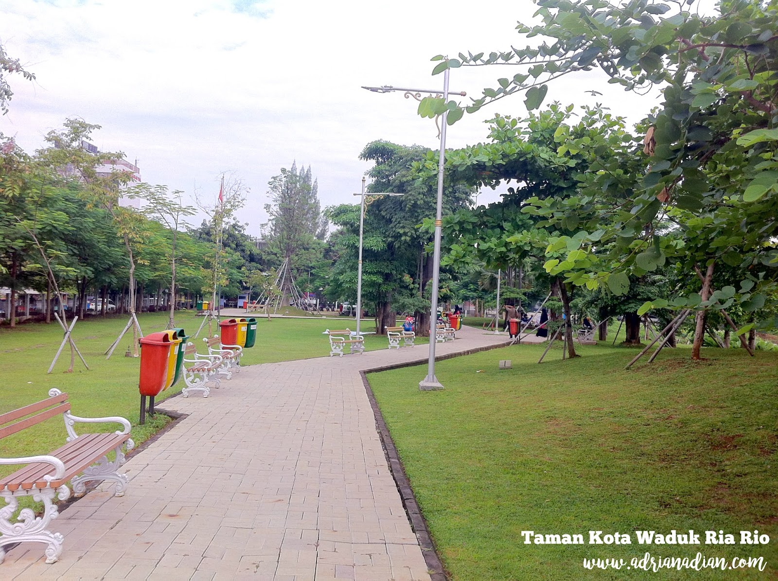 Perayaan Hari Kartini di Taman Kota Waduk Ria Rio