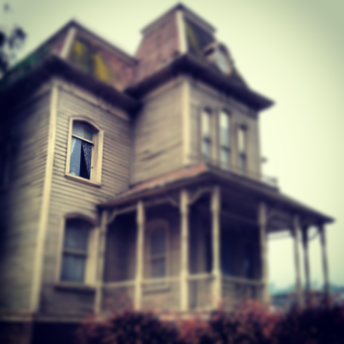 Going Commando with @CommanderAnders: PSYCHO Set @ Universal Studios ...