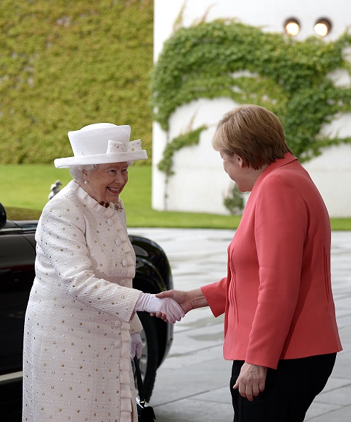 Royal Family Around the World: Queen Elizabeth II Visits Berlin ...