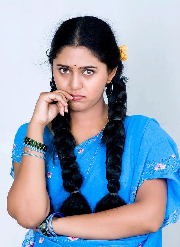 Mrunmayee Deshpande Wiki, Biography, Dob, Age, Height, Weight, Husband ...