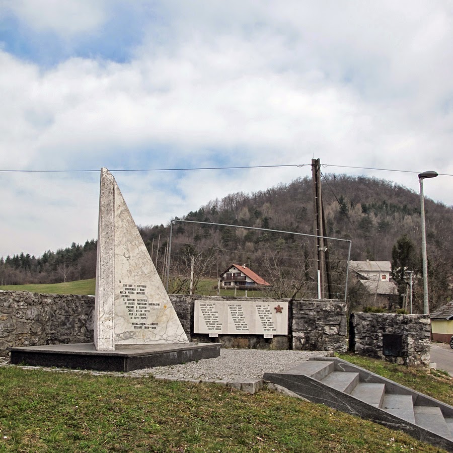 Simboli polpretekle zgodovine: VELIKI KORINJ - Spomenik padlim v NOB