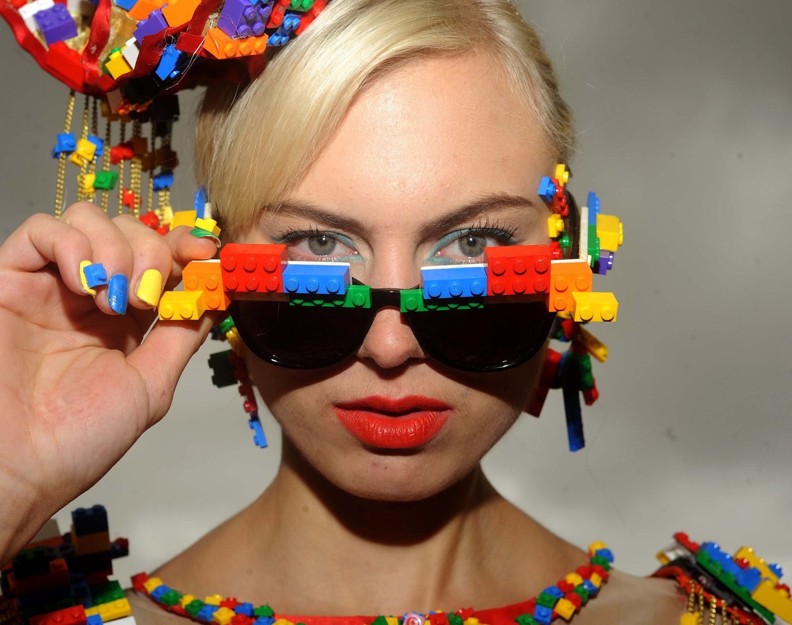 Cycle in Heels : THE LEGO DRESS FOR THE FASHION WEEK