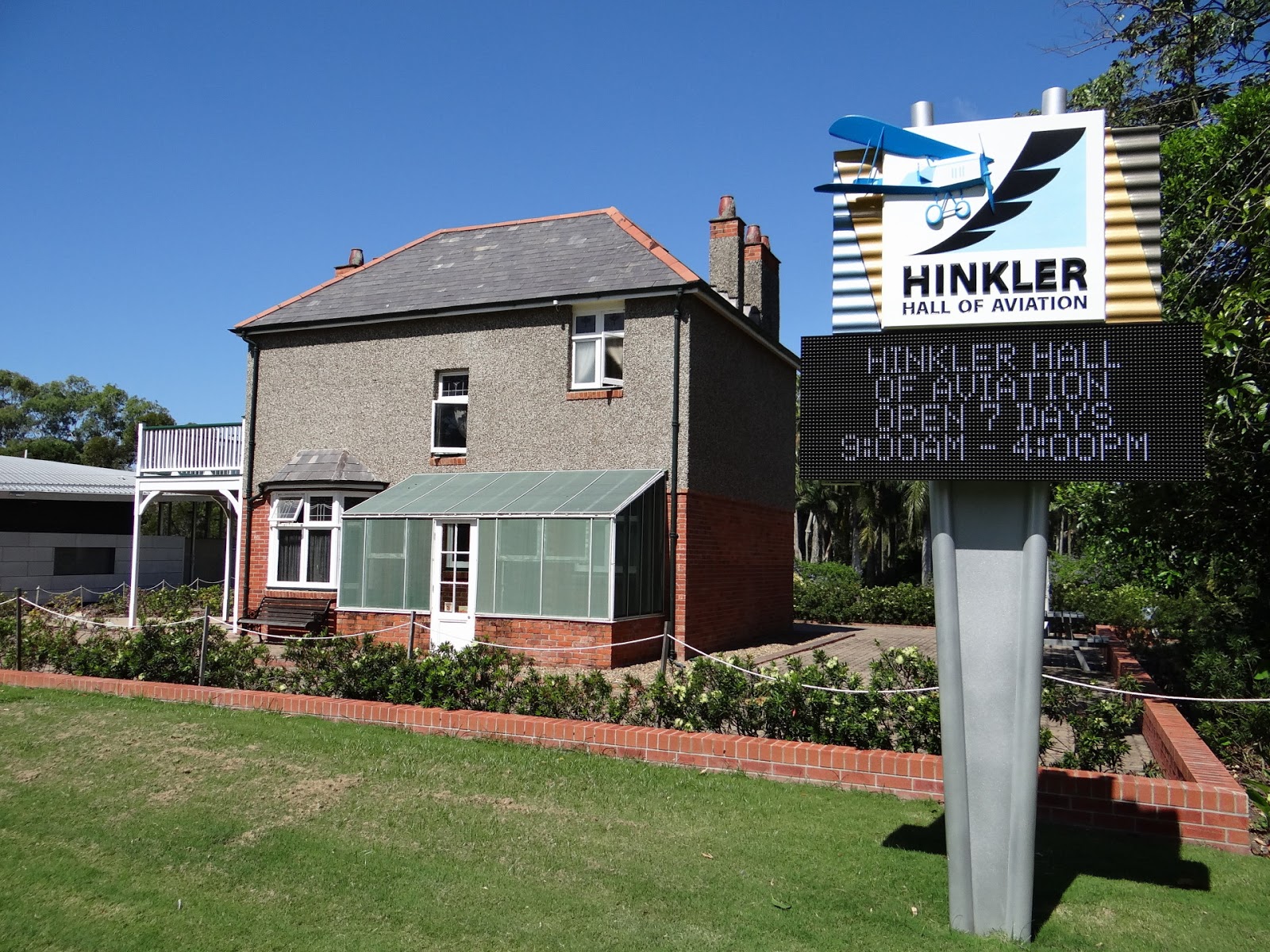 Air Queensland.blogspot: Hinkler Hall of Aviation - The story of Bert ...