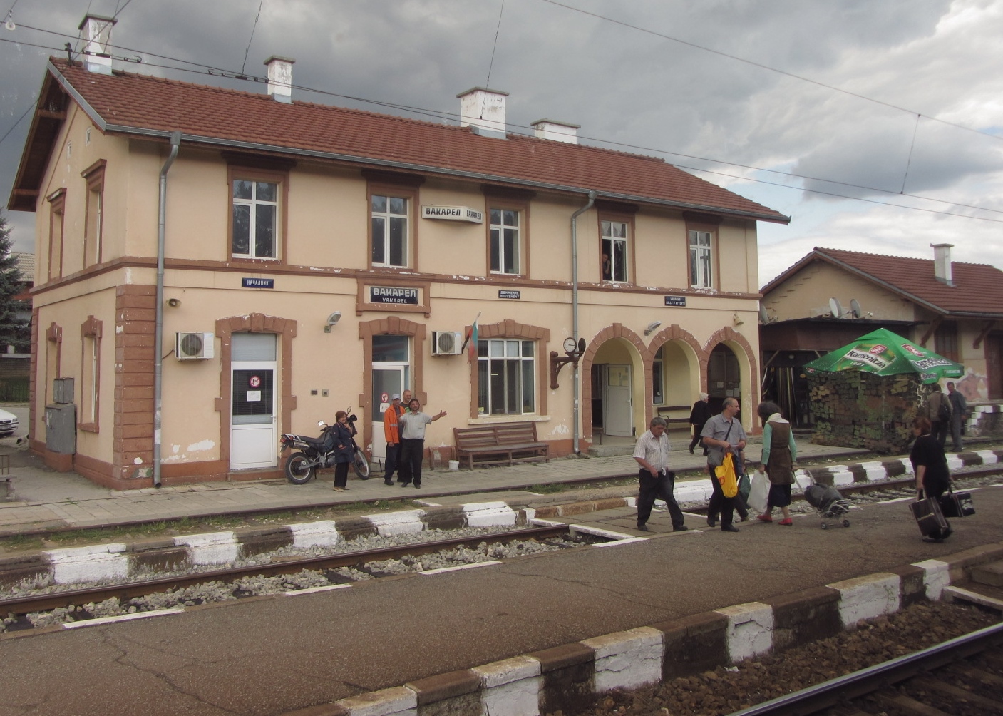 railway stations: Bulgaria: Vakarel (Вакарел)