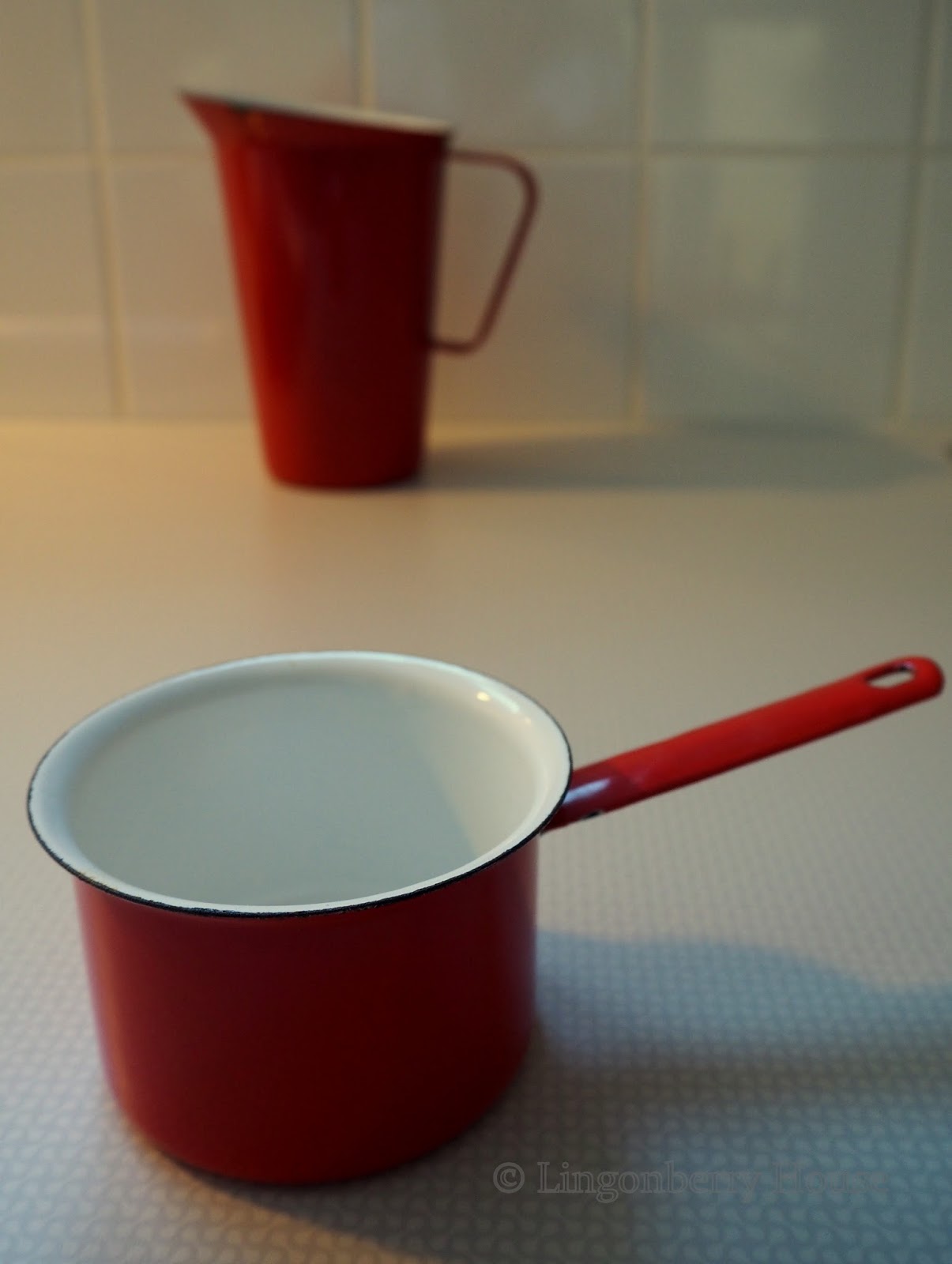 Lingonberry House: Finel emali / Enamel dishes