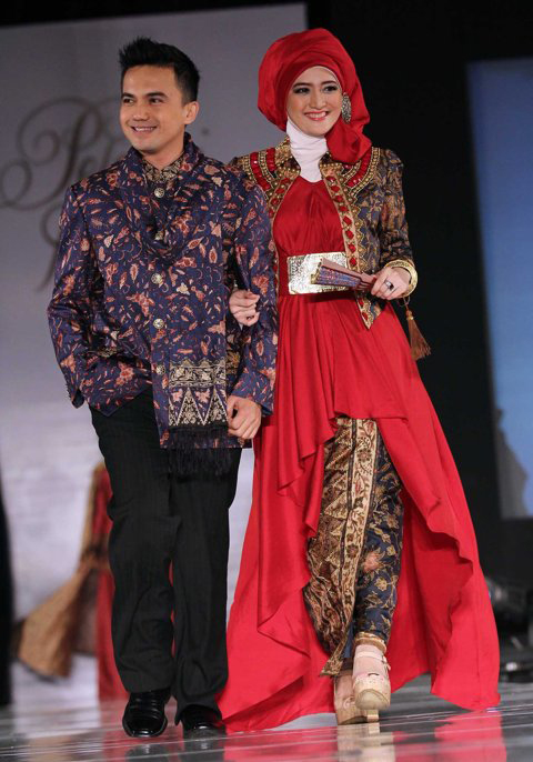 Ketika Seleb Menjadi Model Busana Muslim Dian Pelangi | Tutorial Hijab