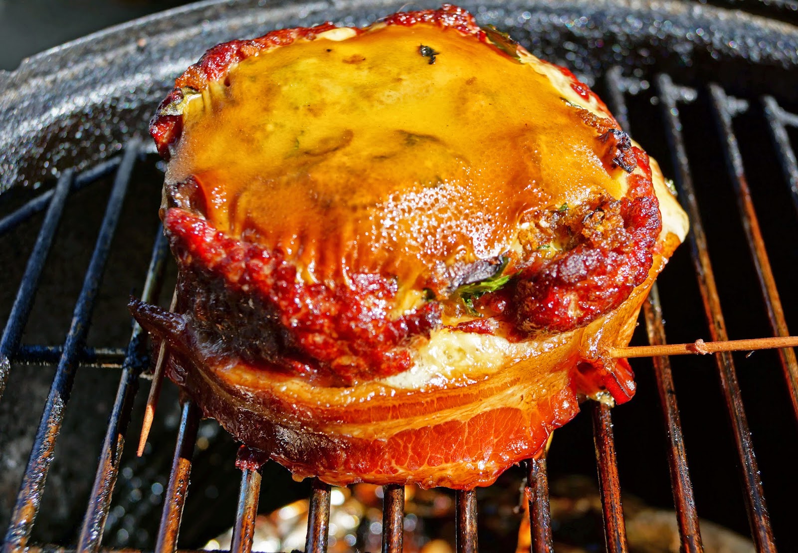 MAD MEAT GENIUS: BEER CAN BACON BURGERS