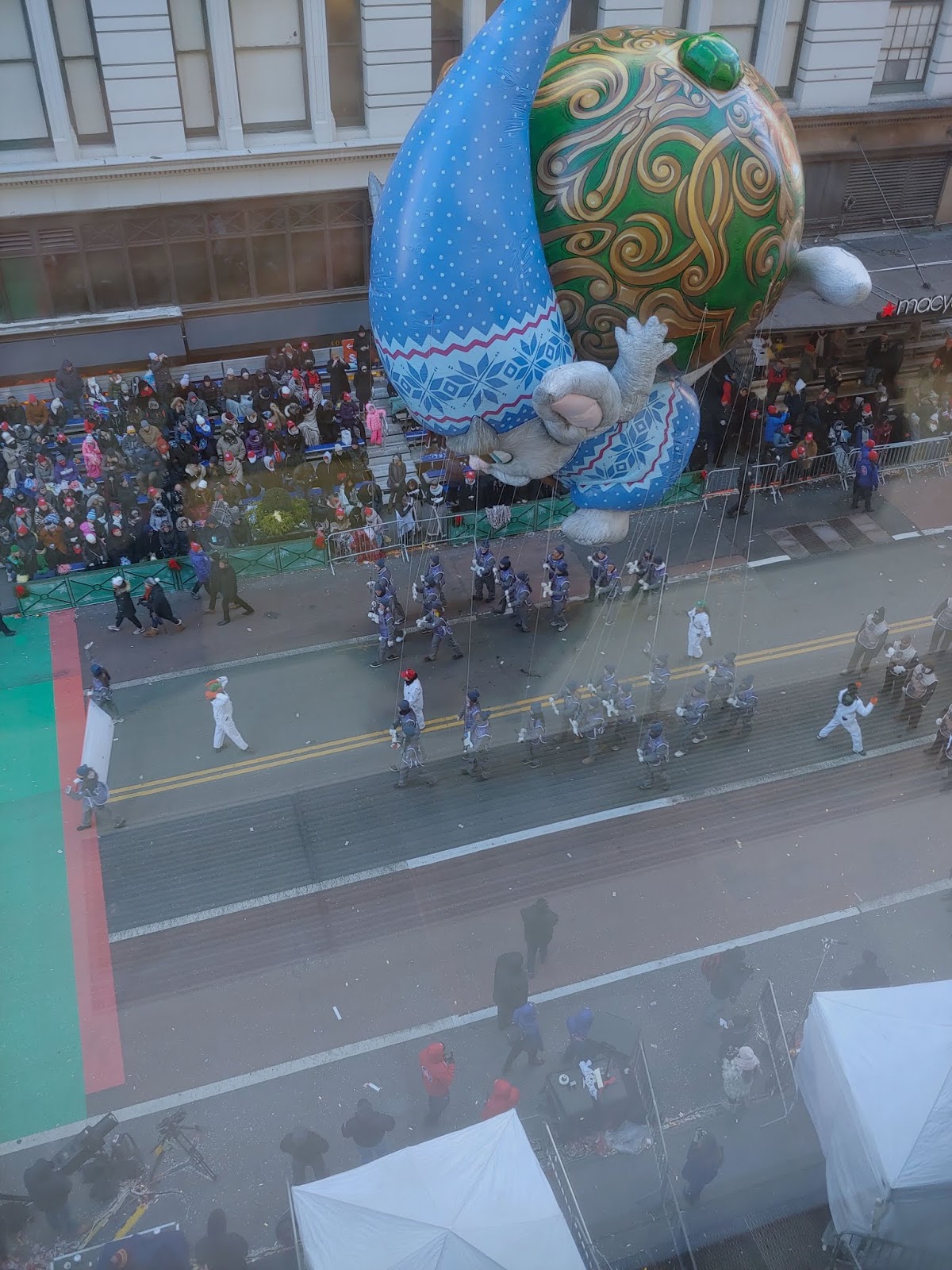 Shoreline Area News: Shoreline natives were balloon handlers at the NY ...