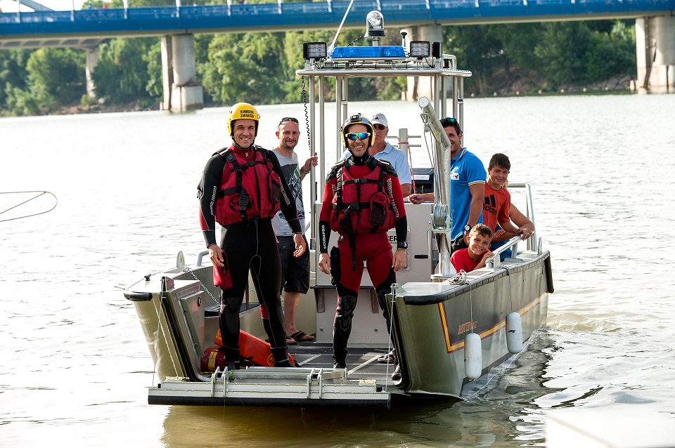 Alacrán (HA-500): UME: Embarcaciones Multicat y Rescue 6.0 LC