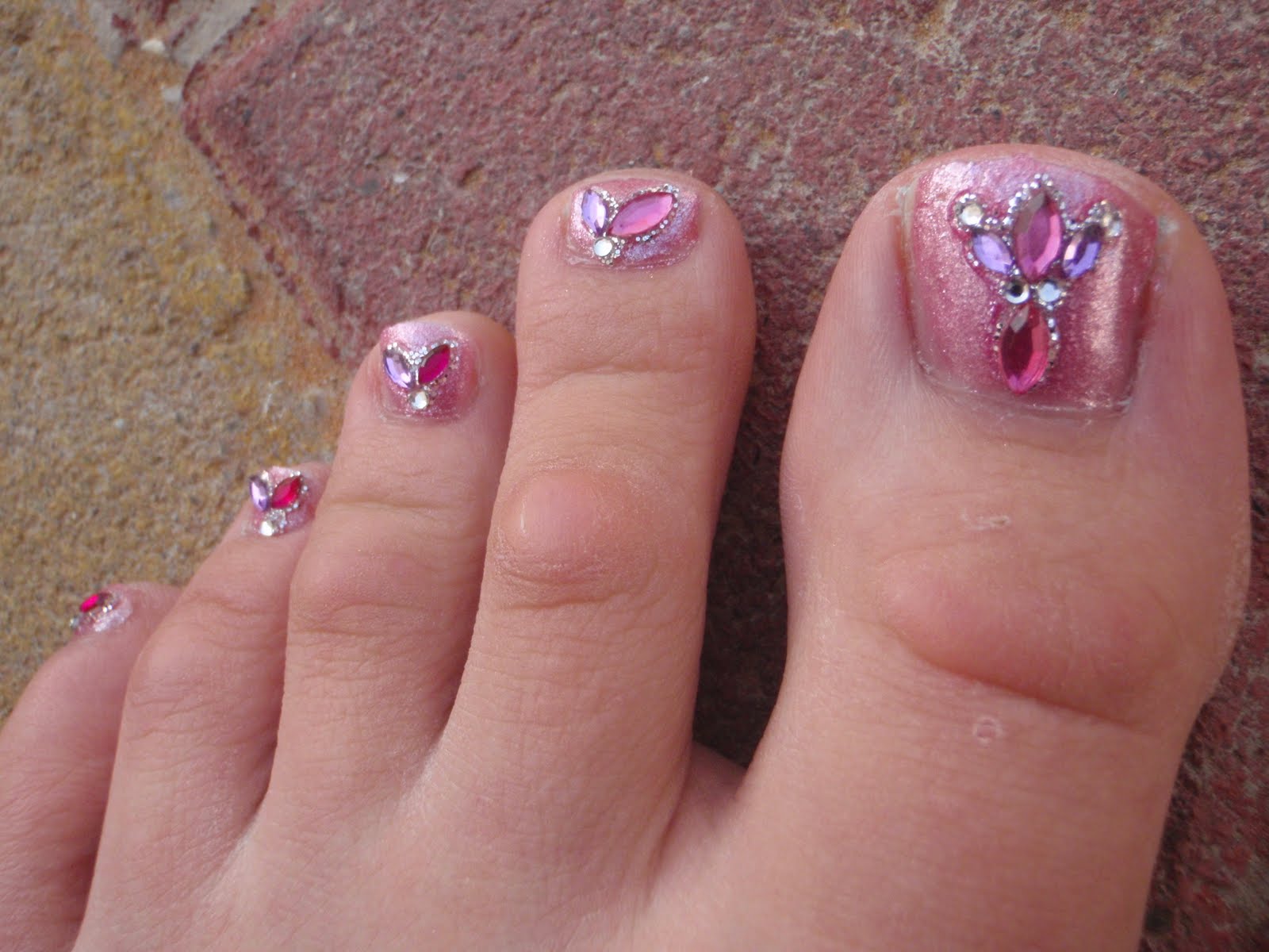 Nail Corner: Pink & Bling for toe nails