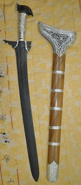 Boatman discovers an 18th century Asian weapon