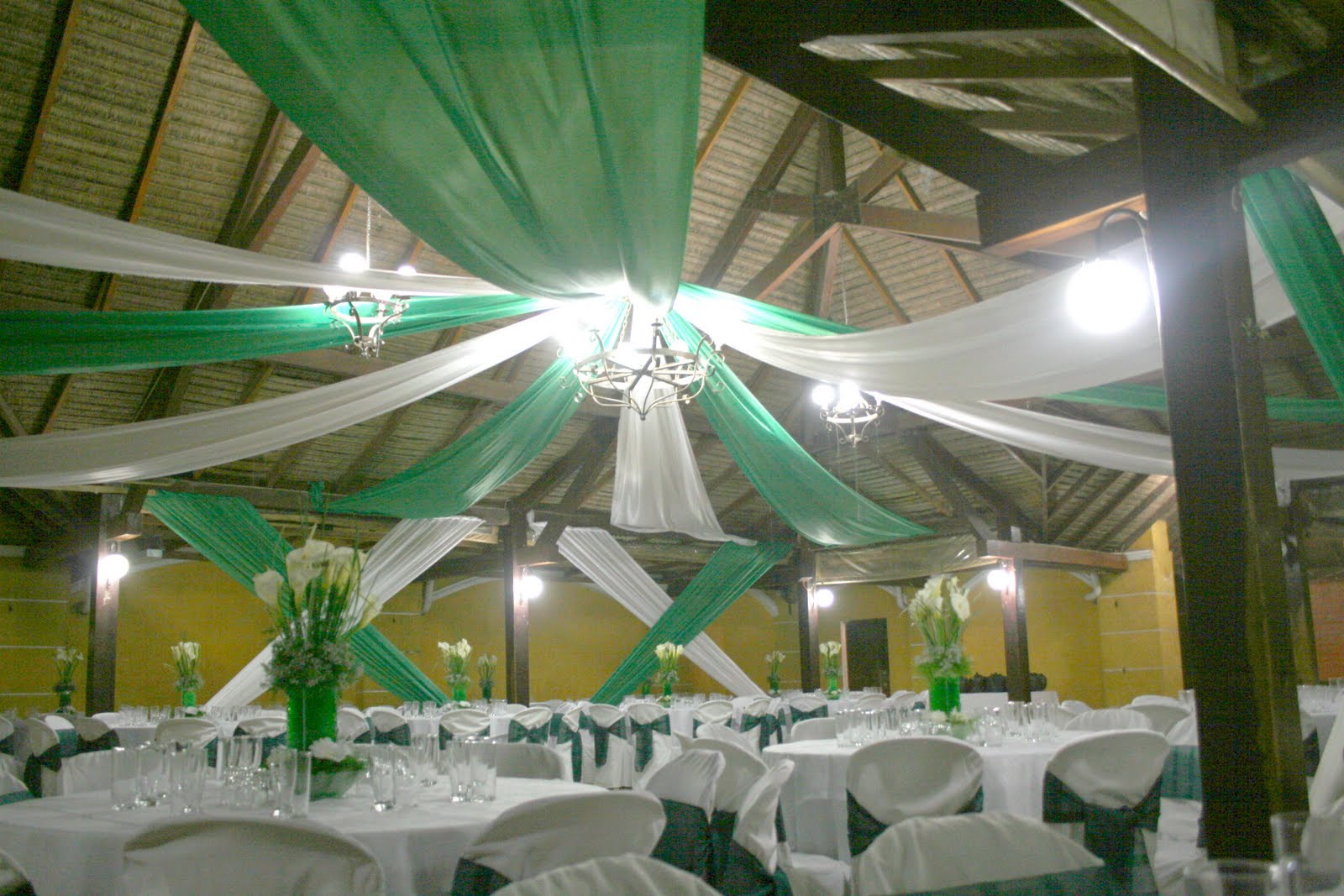 Decoraciónes de eventos con telas - Imagui