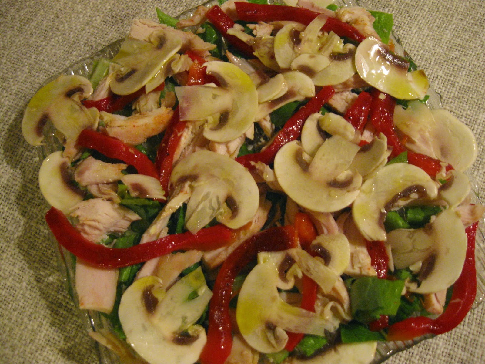 LA GRANJA DE ADRIANA: ensalada de pechuga de pollo con hongos y ajíes