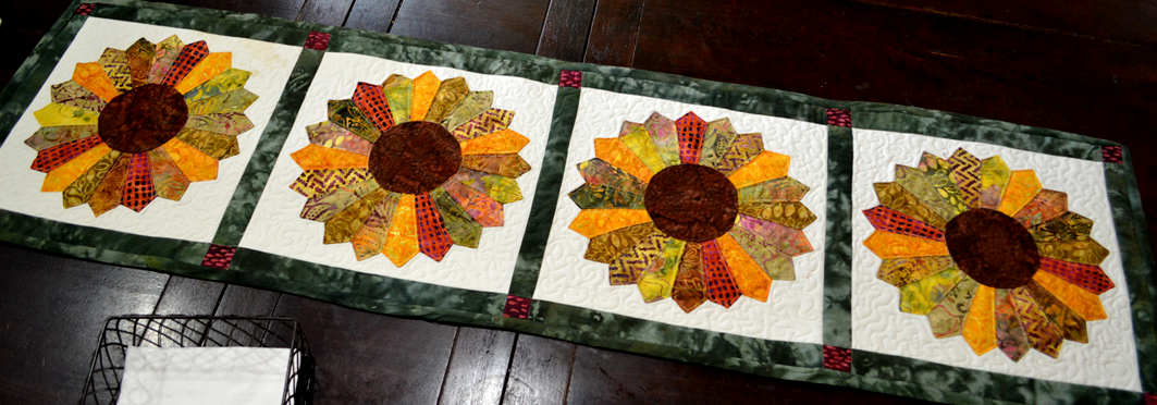 Art Threads: Quilted Sunflower Table Runner