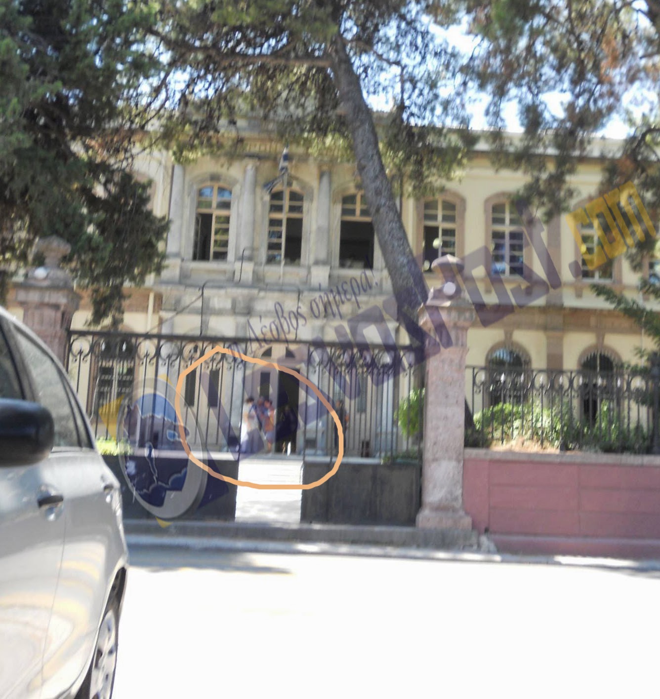 ΦΩΤΟ ΝΤΟΚΟΥΜΕΝΤΟ: Την ώρα που αφήνεται ελεύθερη η κόρη του ...