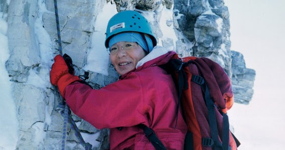 The first woman to climb Mount Everest dies at age 77