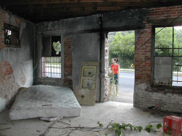 Stunning Transformation of a Decrepit Building (10 pics)