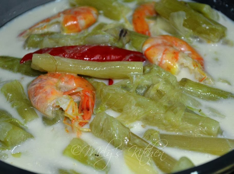 Mely's kitchen: Ginataang Tangkay ng Gabi