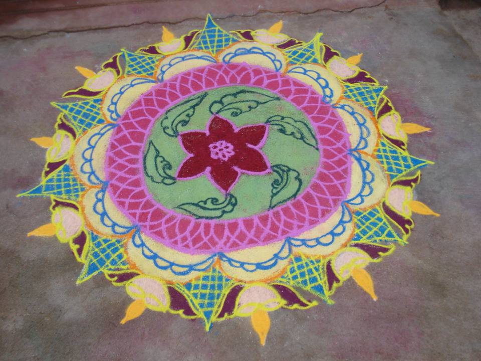 CHODAVARAMNET: STAR FLOWER RANGOLI ART